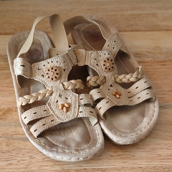 Earth Spirit | Shoes | Earth Spirit Beige Sandals | Poshmark